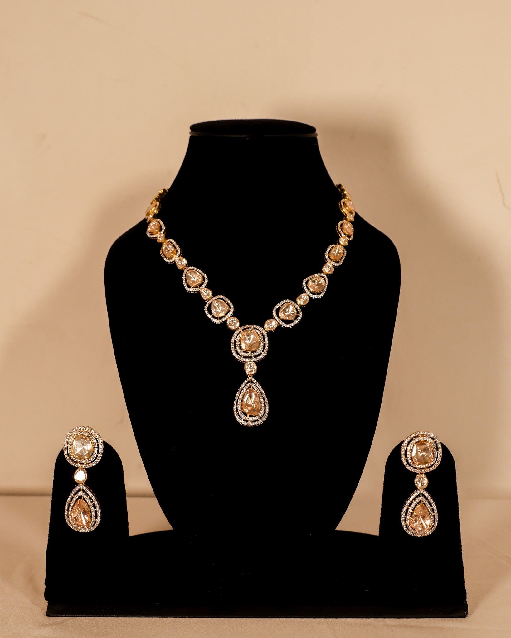 Aabhaar Kundan Noor Set – KESARI RAJAT